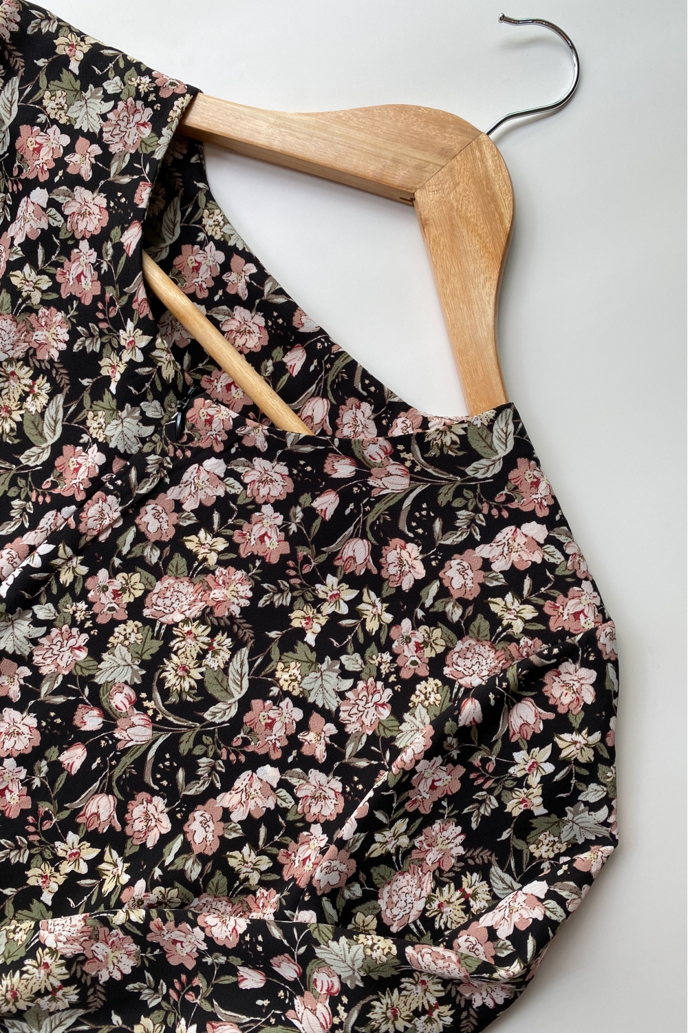 SAMARA - Pretty Dress in Black Flower