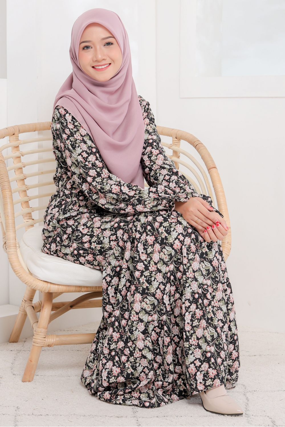 SAMARA - Pretty Dress in Black Flower