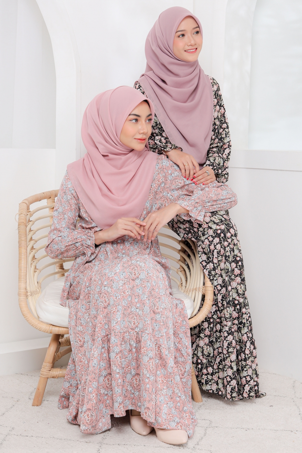 SAMARA - Pretty Dress in Black Flower